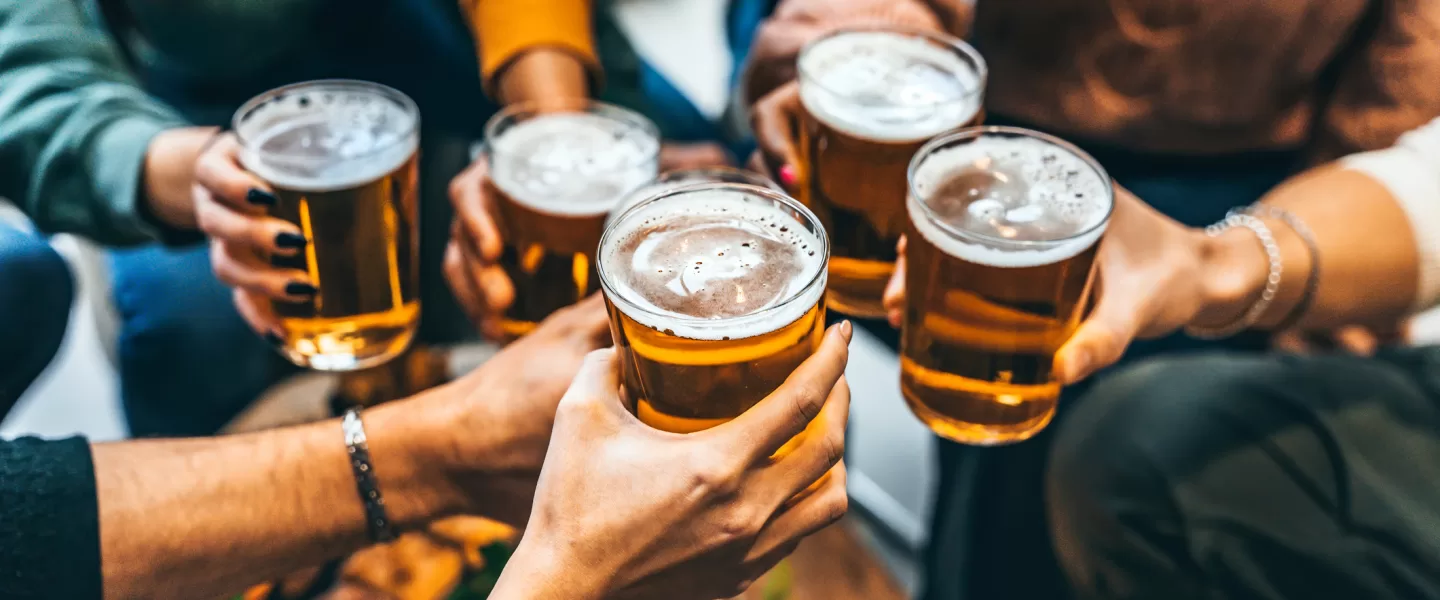 No vas a creer el insólito récord que quiere lograr un hombre tomando ...